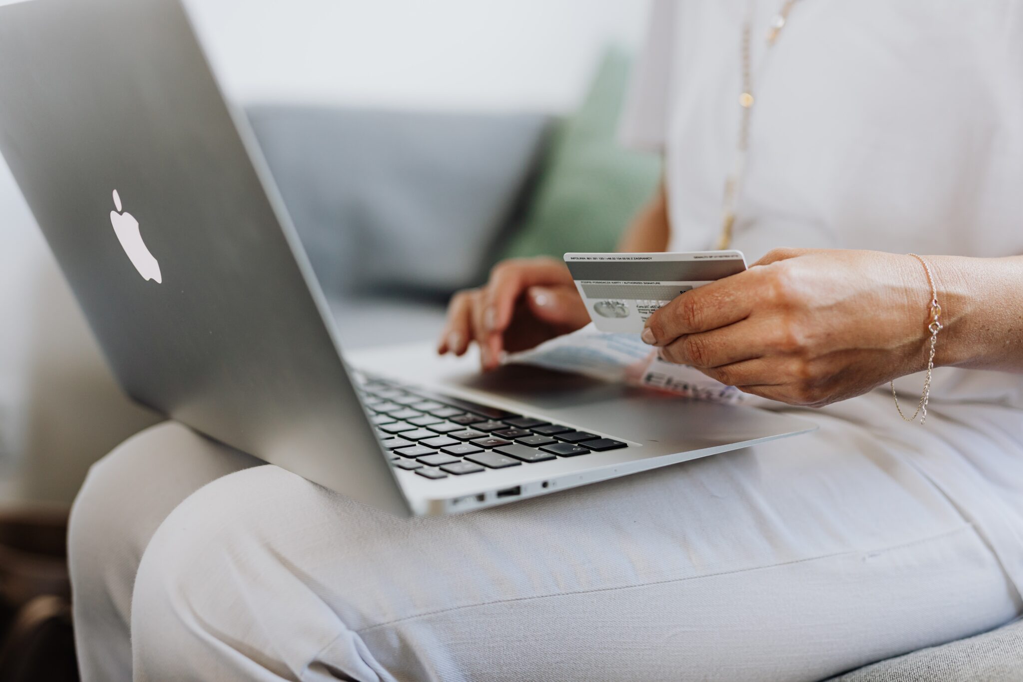 Unpacking online shopping’s environmental impacts - David Suzuki Foundation Unpacking online shopping’s environmental impacts - David Suzuki Foundation